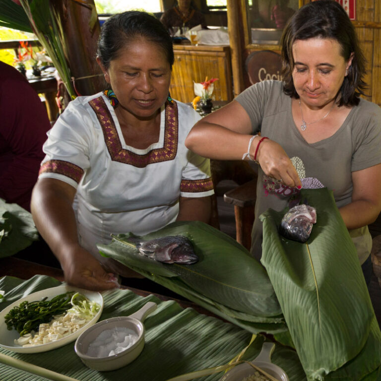 Elaboración del maito típico - Sinchi Warmi